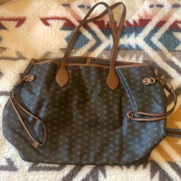 le Leounise | Bags | Le Leounise Bag | Poshmark